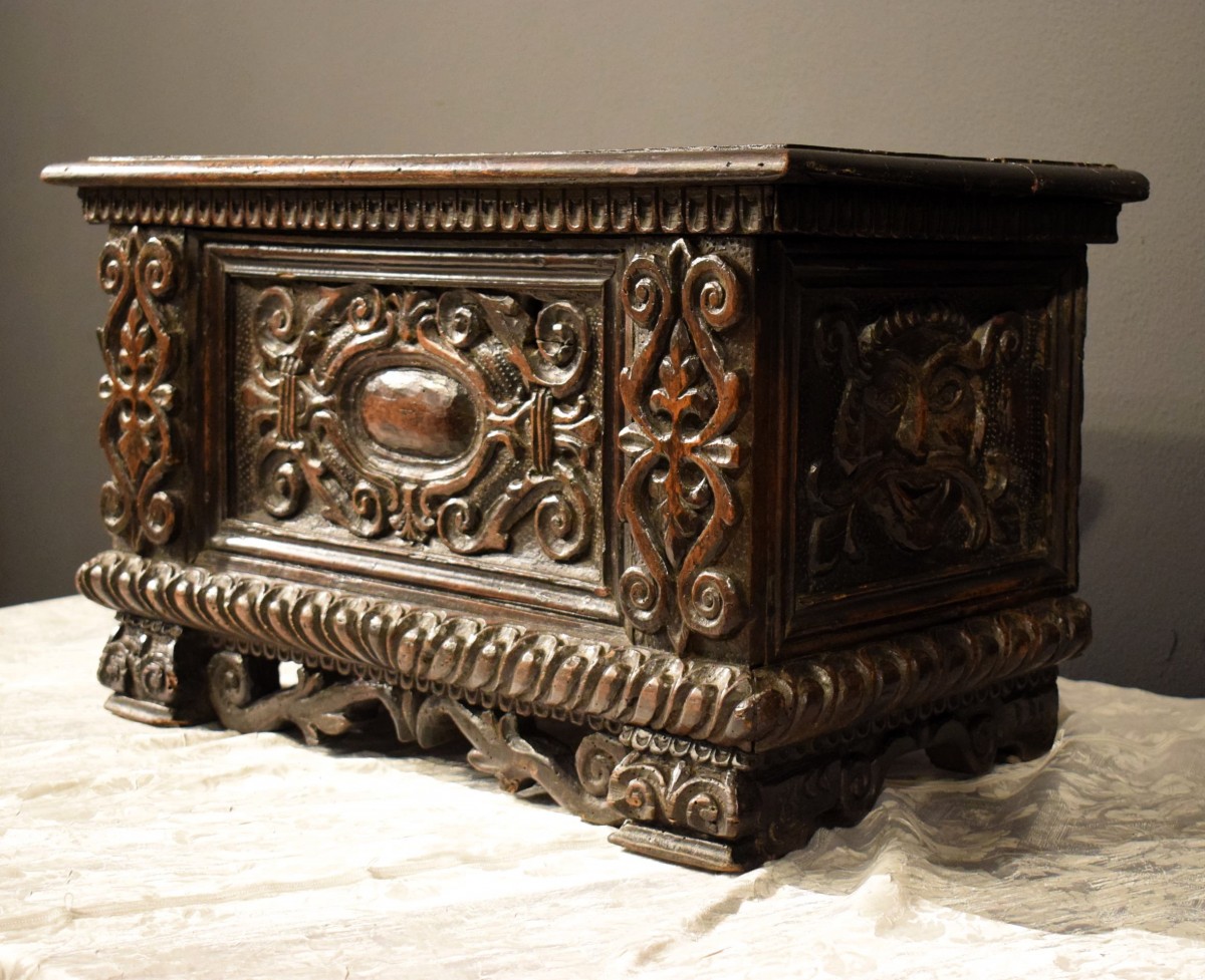 Small carved chest of the Italian Renaissance - Lombardy 16th century ...
