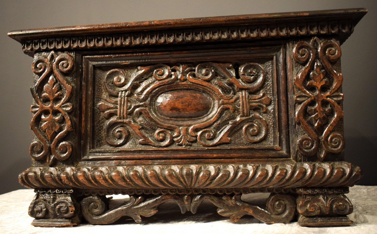 Small carved chest of the Italian Renaissance - Lombardy 16th century ...