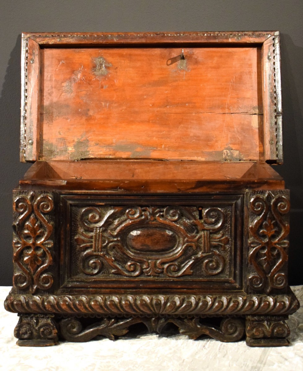 Small carved chest of the Italian Renaissance - Lombardy 16th century ...