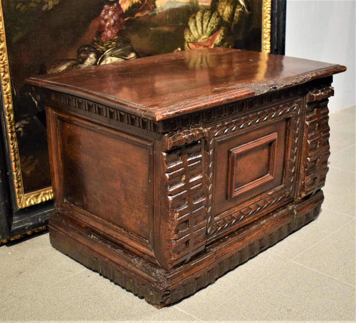 Italian Renaissance Small walnut chest, end of tehe 16th century - Ref ...